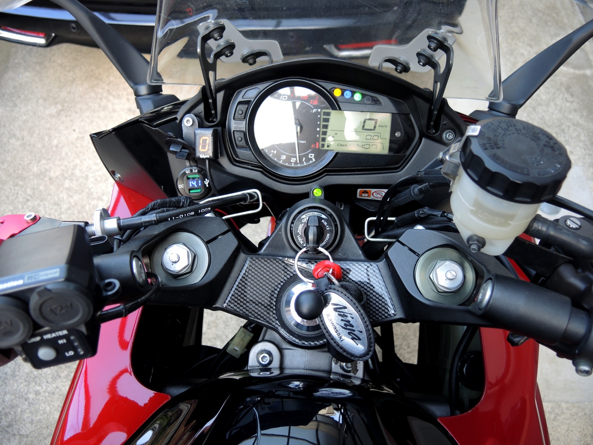 NINJA USBソケット取り付け その2 | セローなブログ ＆ NINJAなブログ